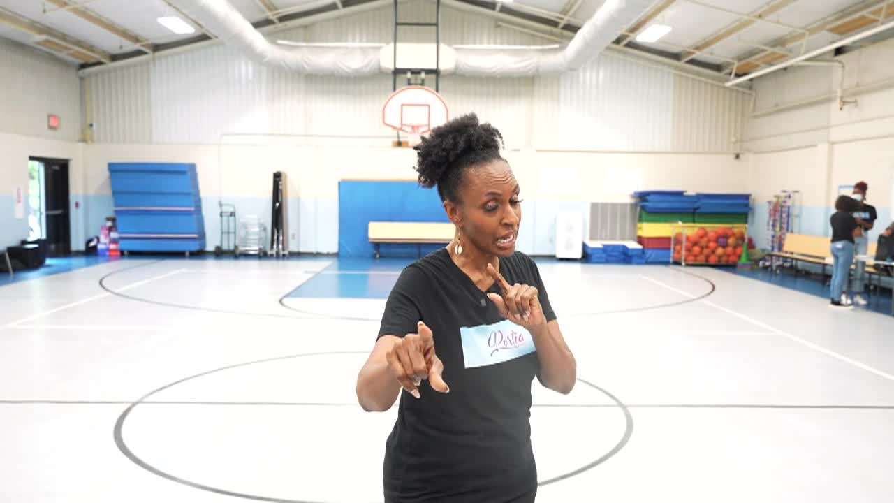 Portia Bruner as Hootdini @ Cedar Grove ES